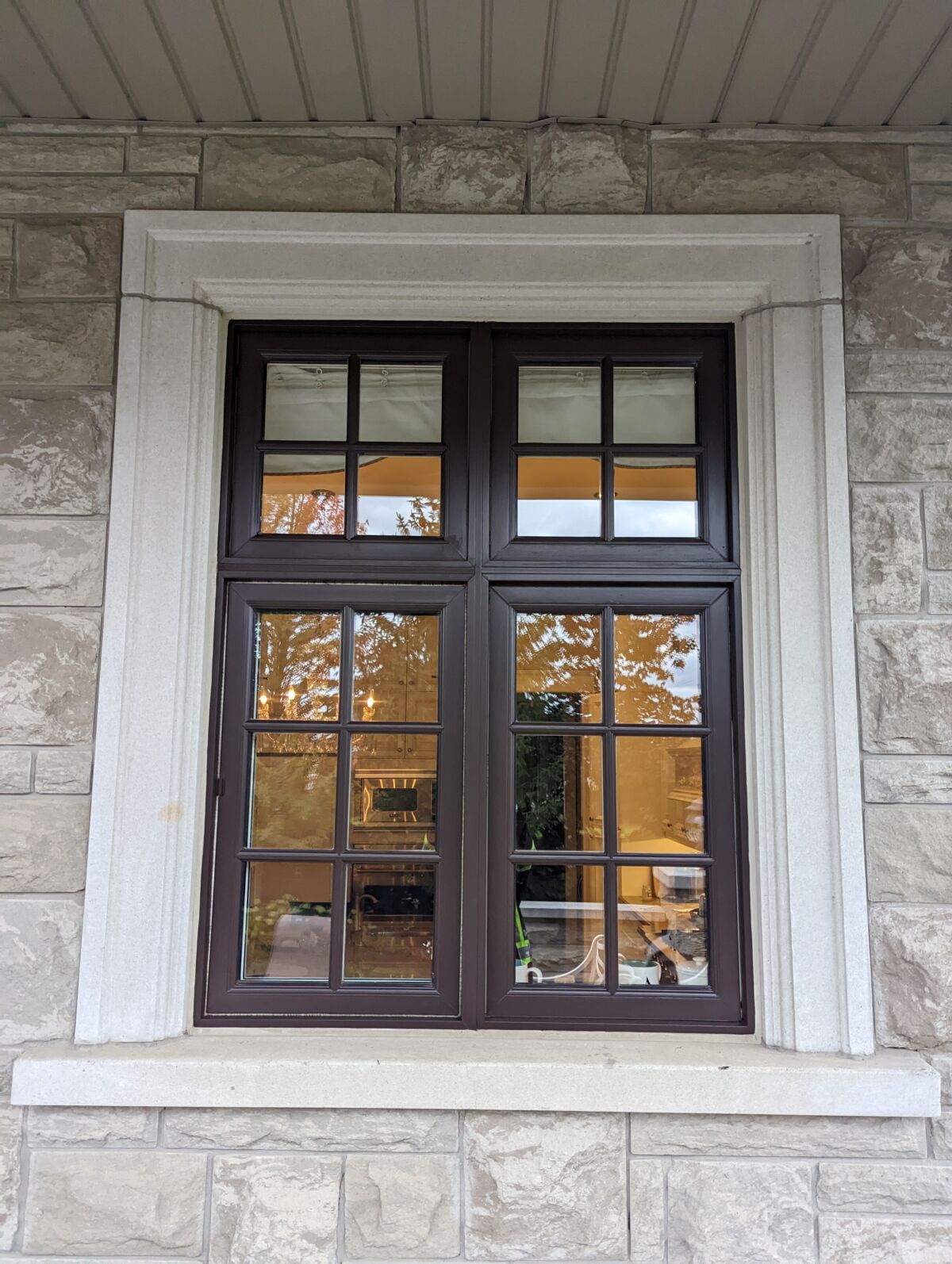 Painting Vinyl Windows and Trim in Toronto: Tips, Pros, and Cons