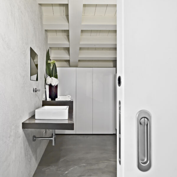 Microcement Bathrooms: A Guide to Seamless, Modern Design