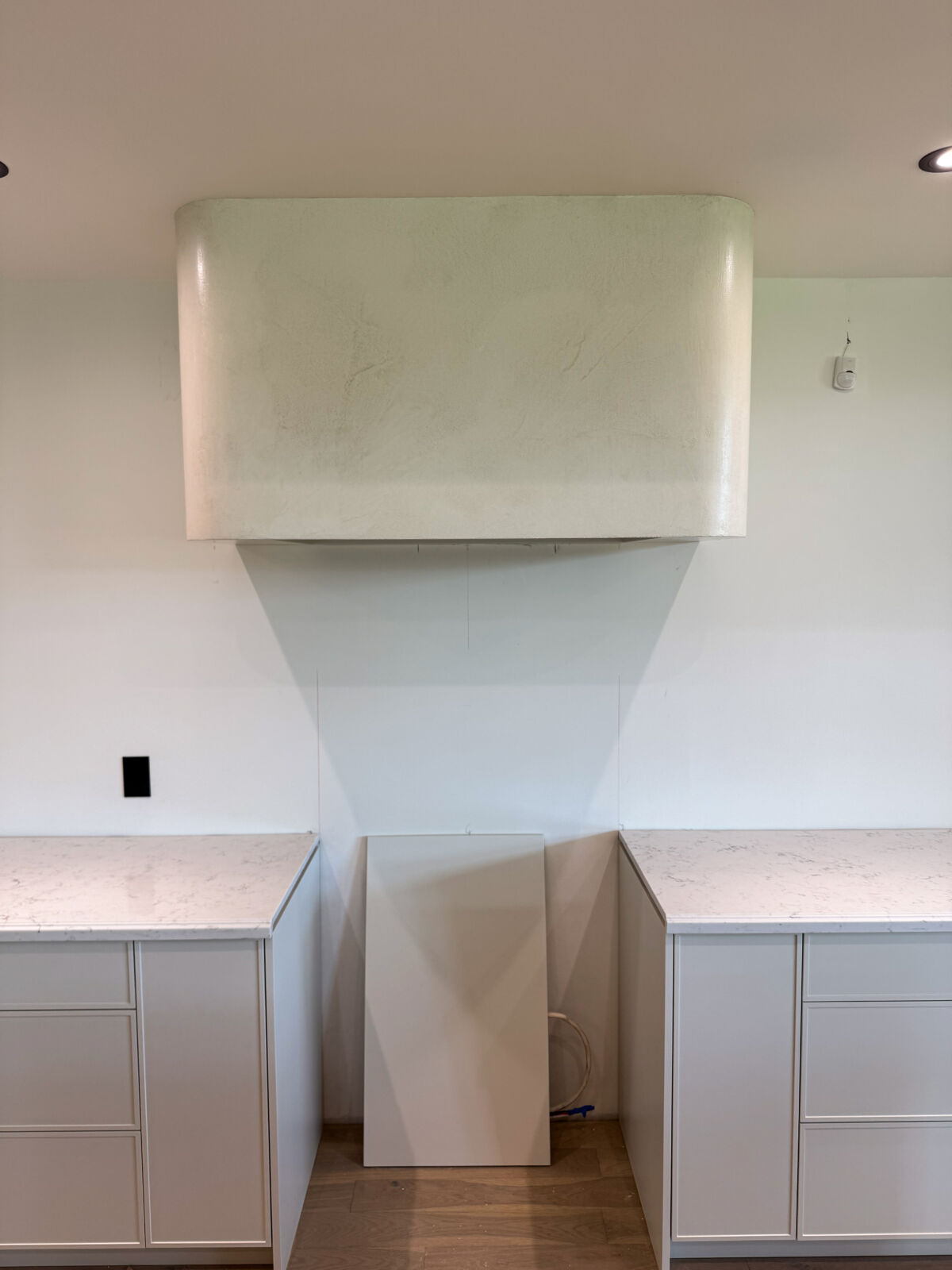Range Hood Finish: Venetian Plaster | Microcement | Roman Clay