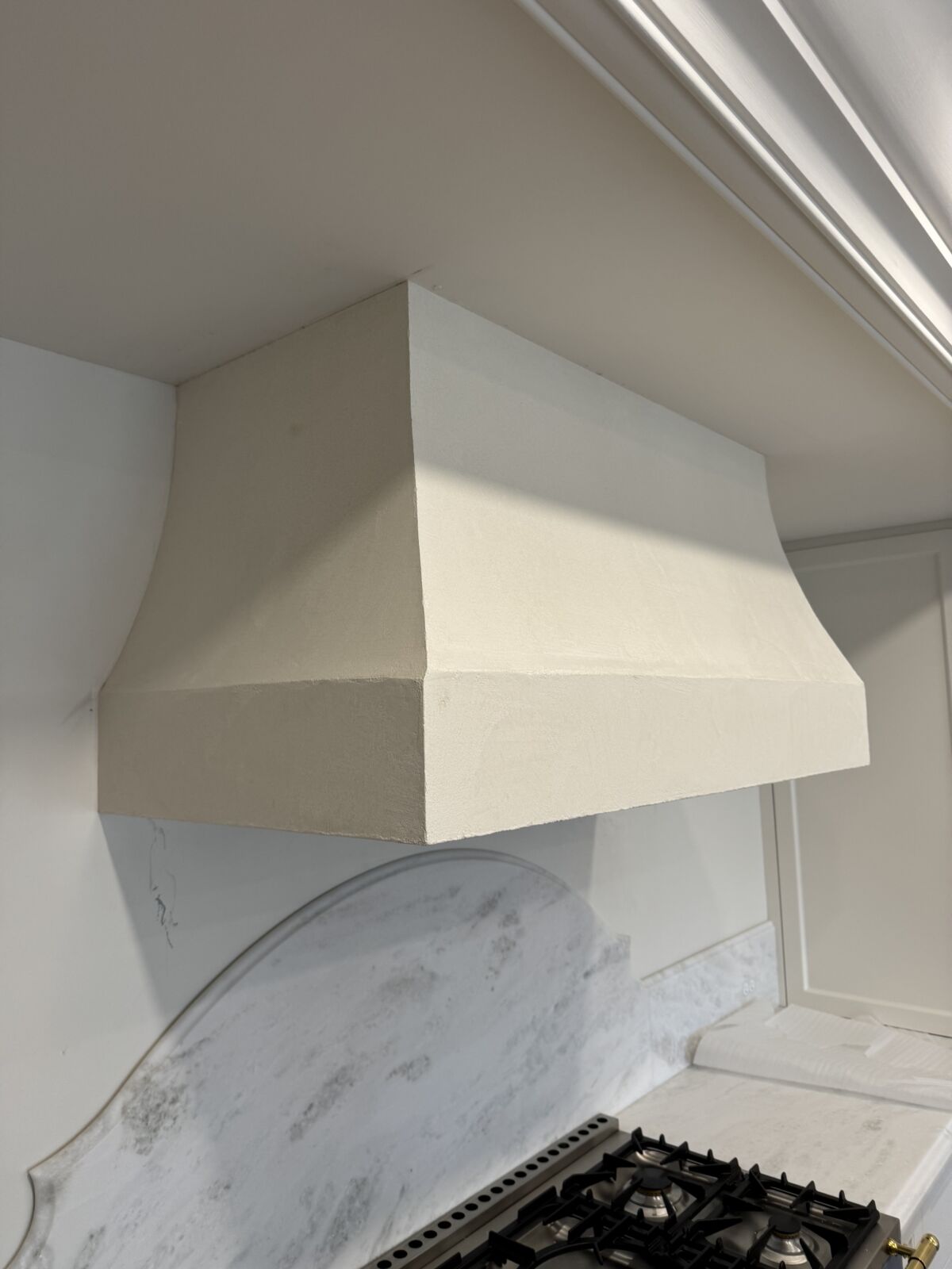 Range Hood Finish: Venetian Plaster | Microcement | Roman Clay